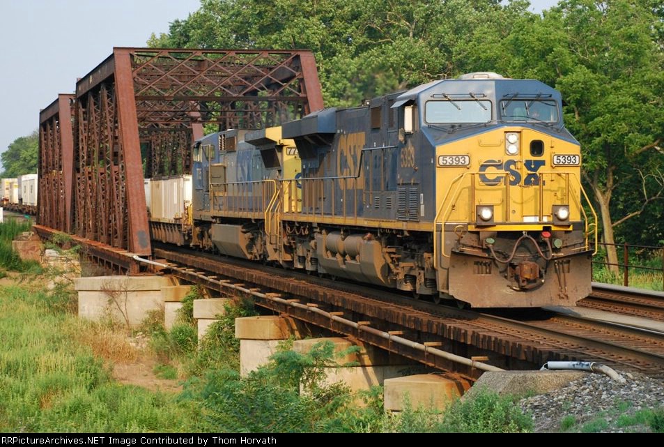 CSX's Q174 heads east over CRSA's Lehigh Line